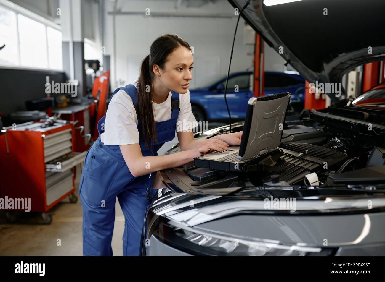 Digital car diagnostics laptop hi-res stock photography and images - Alamy