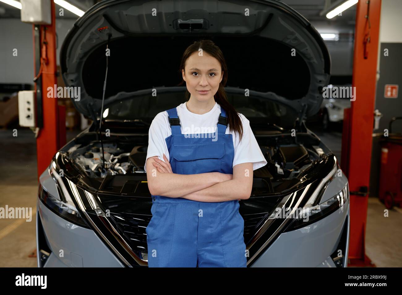 Young female auto mechanic hi-res stock photography and images - Alamy