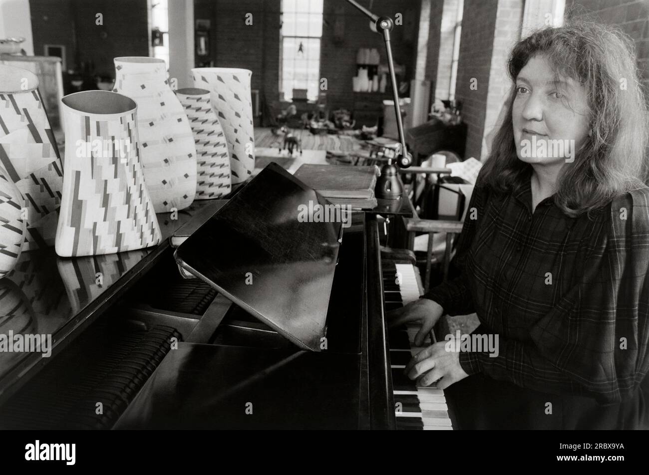 Internationally renowned British potter and ceramic artist Elizabeth ...