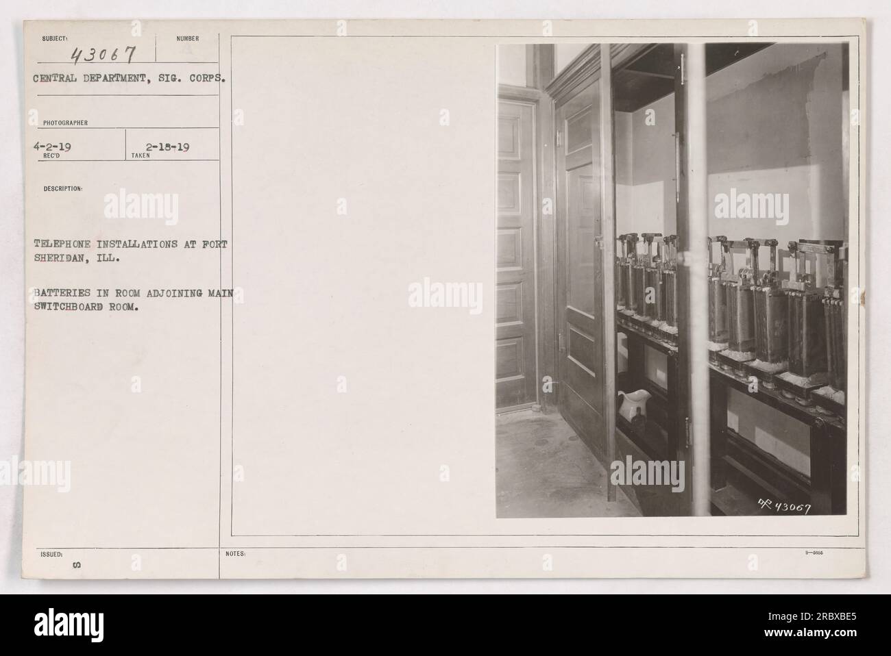 "Soldiers at Fort Sheridan, Illinois, working on telephone ...