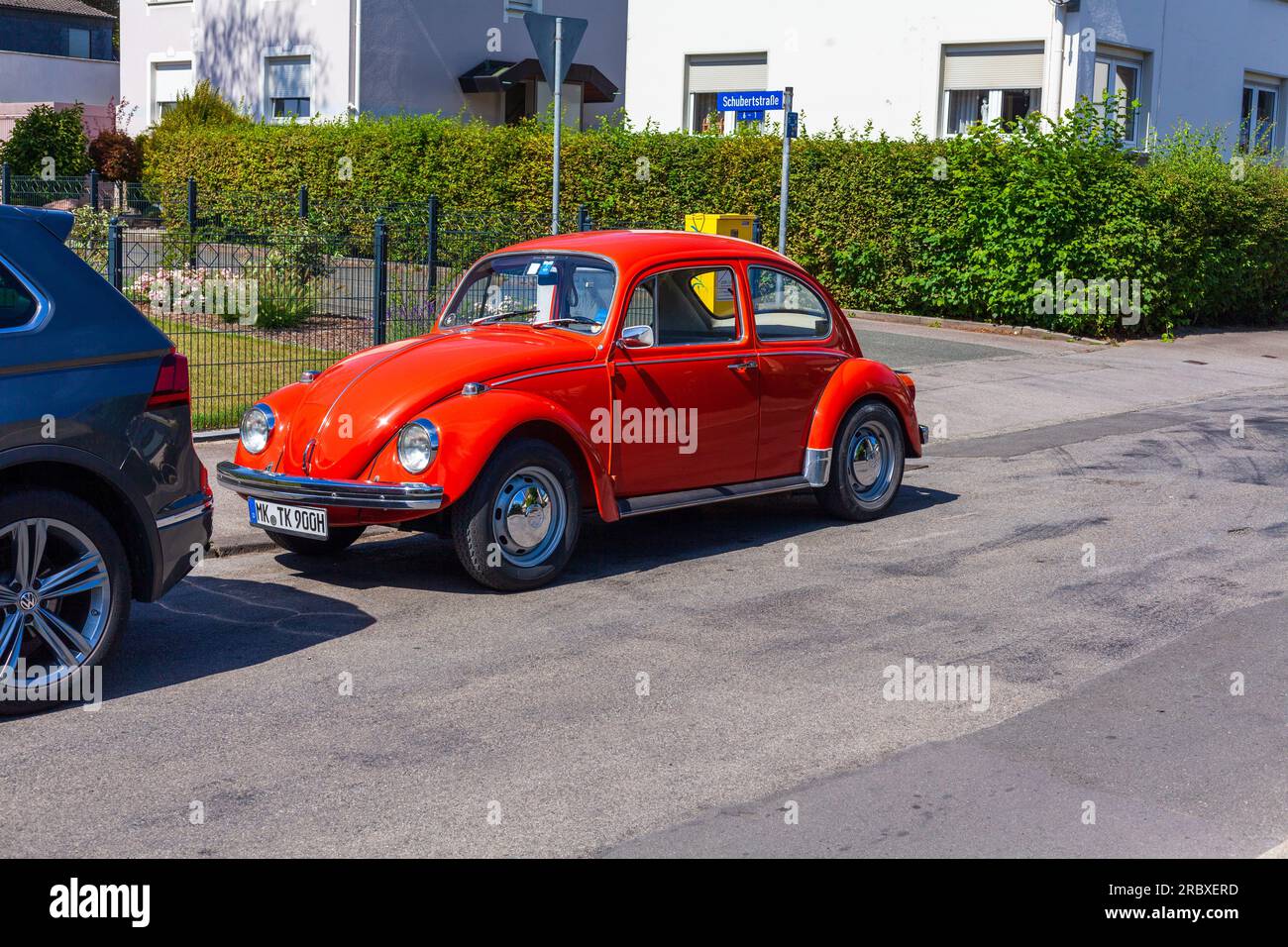 Parked volkswagen beetle mexico city hi-res stock photography and ...