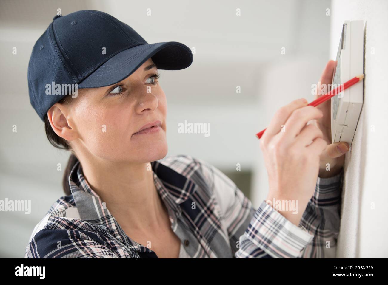 female technician installing security system Stock Photo - Alamy female technician installing security system Stock Photo - Alamy