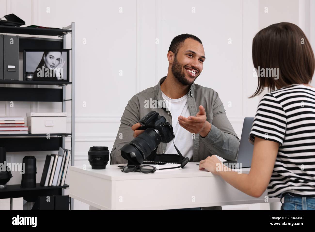Talking backstage hi-res stock photography and images - Alamy
