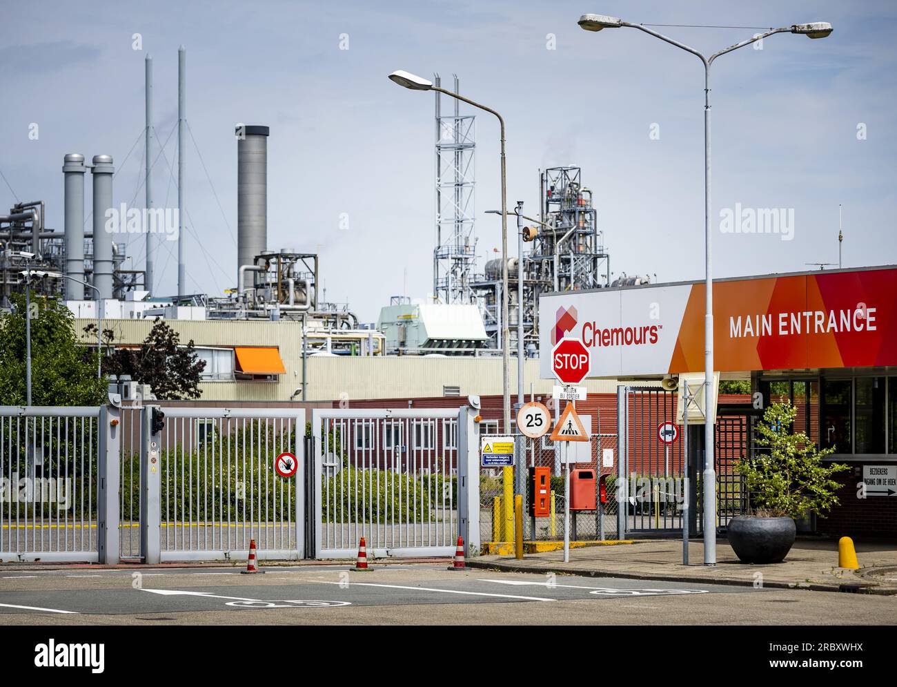 DORDRECHT - Exterior of chemical factory Chemours. The Zembla program ...