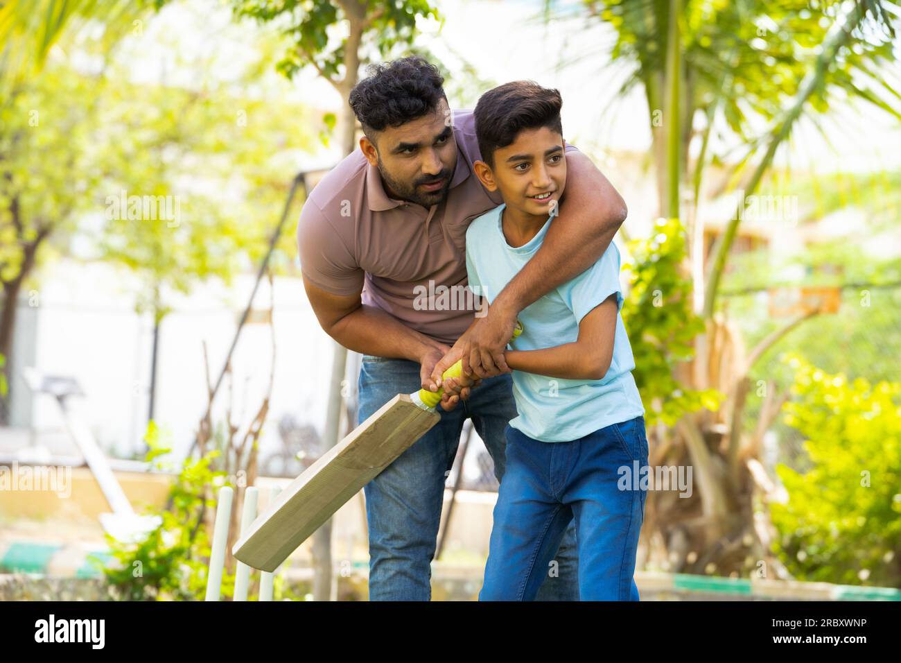 Boy playing cricket father hi-res stock photography and images - Alamy