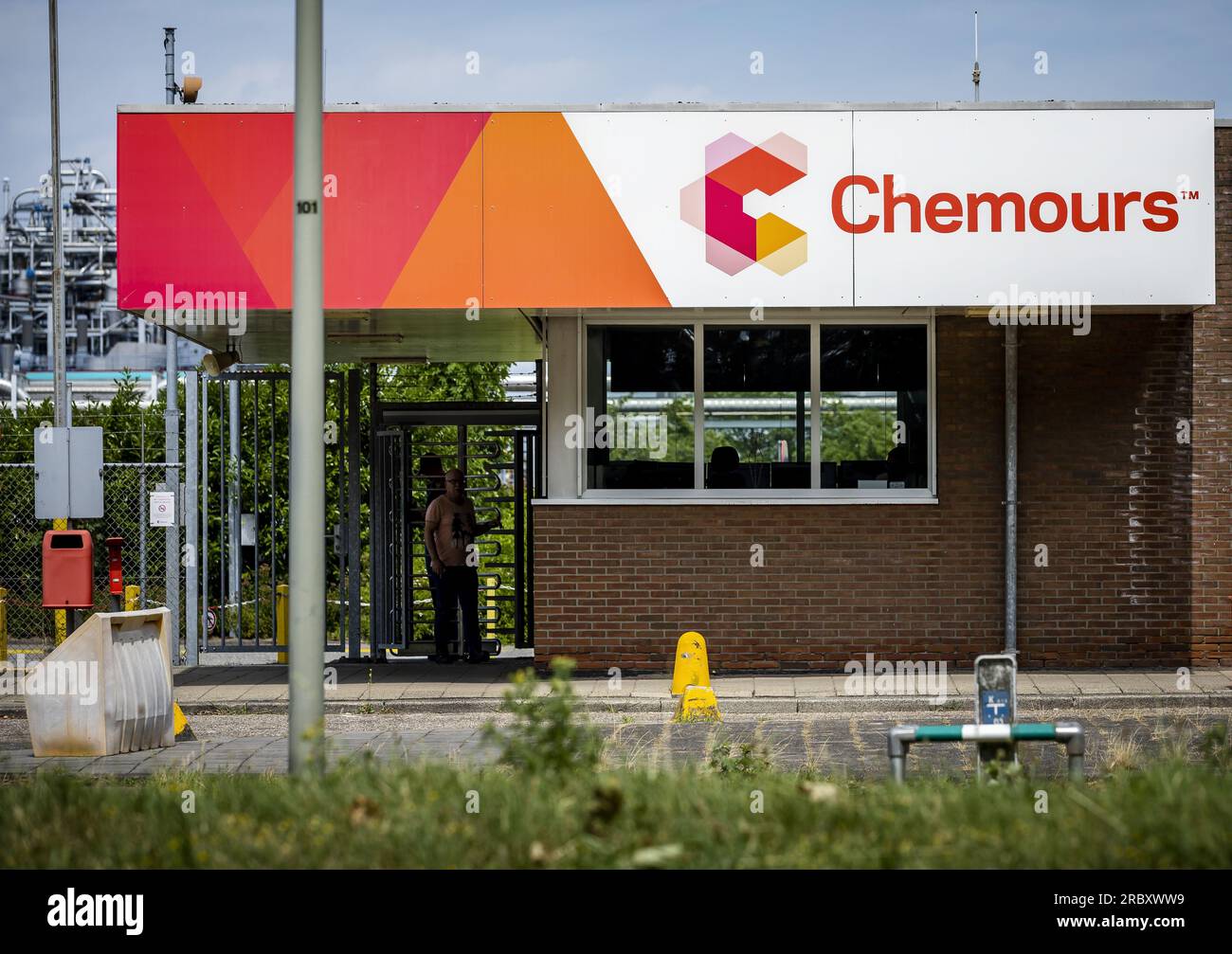DORDRECHT - Exterior of chemical factory Chemours. The Zembla program ...