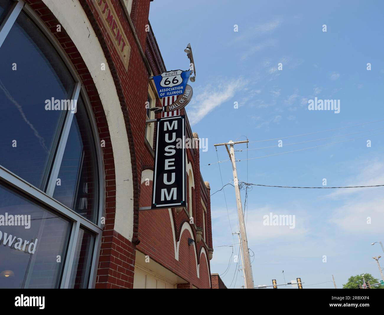 Pontiac route 66 mural hi-res stock photography and images - Alamy