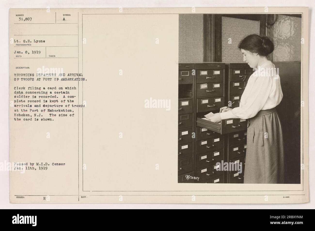 Troop arrivals and departures record hi-res stock photography and ...