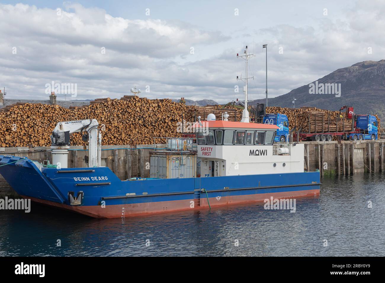Timber lorrys hi-res stock photography and images - Alamy