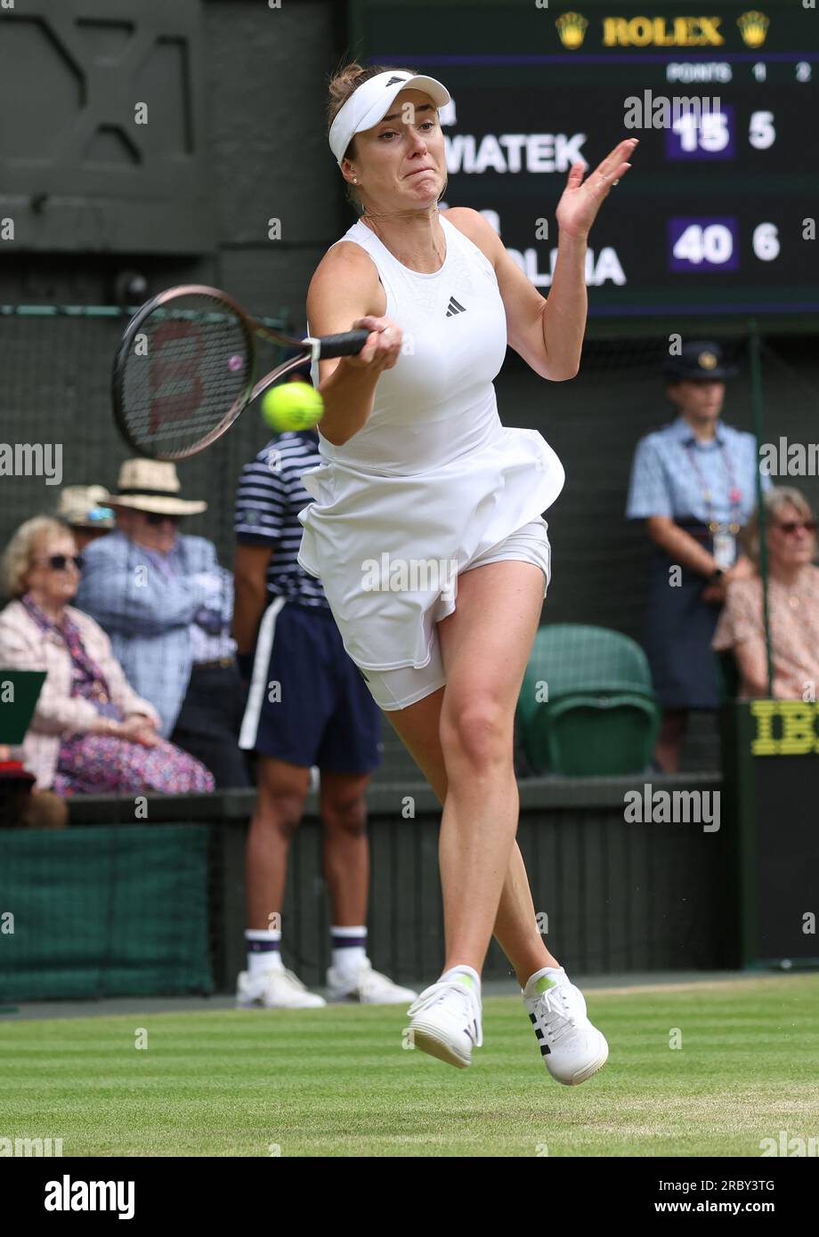 Iga swiatek forehand hi-res stock photography and images - Alamy