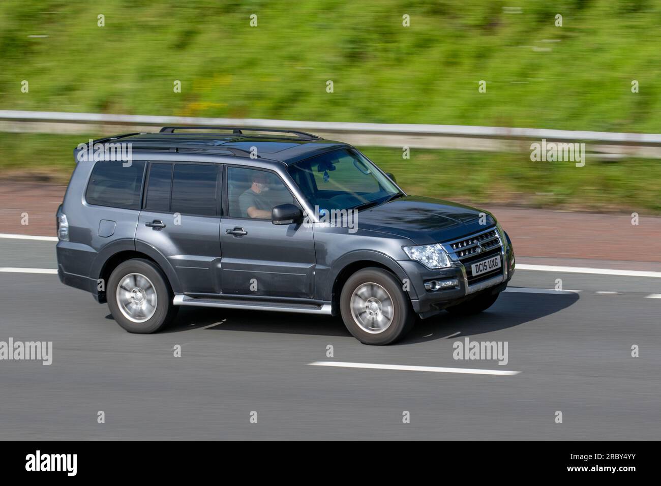 Mitsubishi shogun diesel cars hi-res stock photography and images - Alamy