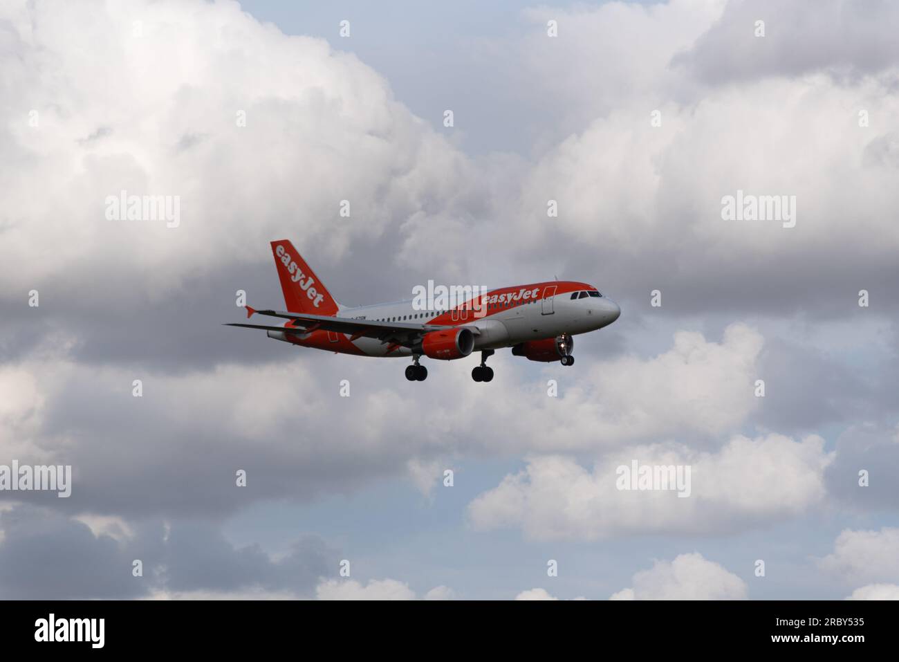 easyJet Airbus A319 airliner jet plane on finals to land at London ...