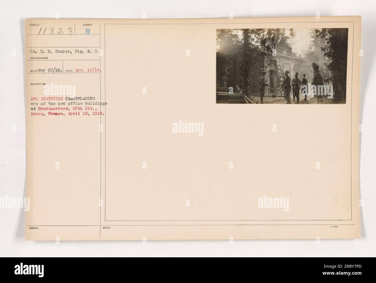 Soldiers camouflaging a building hi-res stock photography and images ...