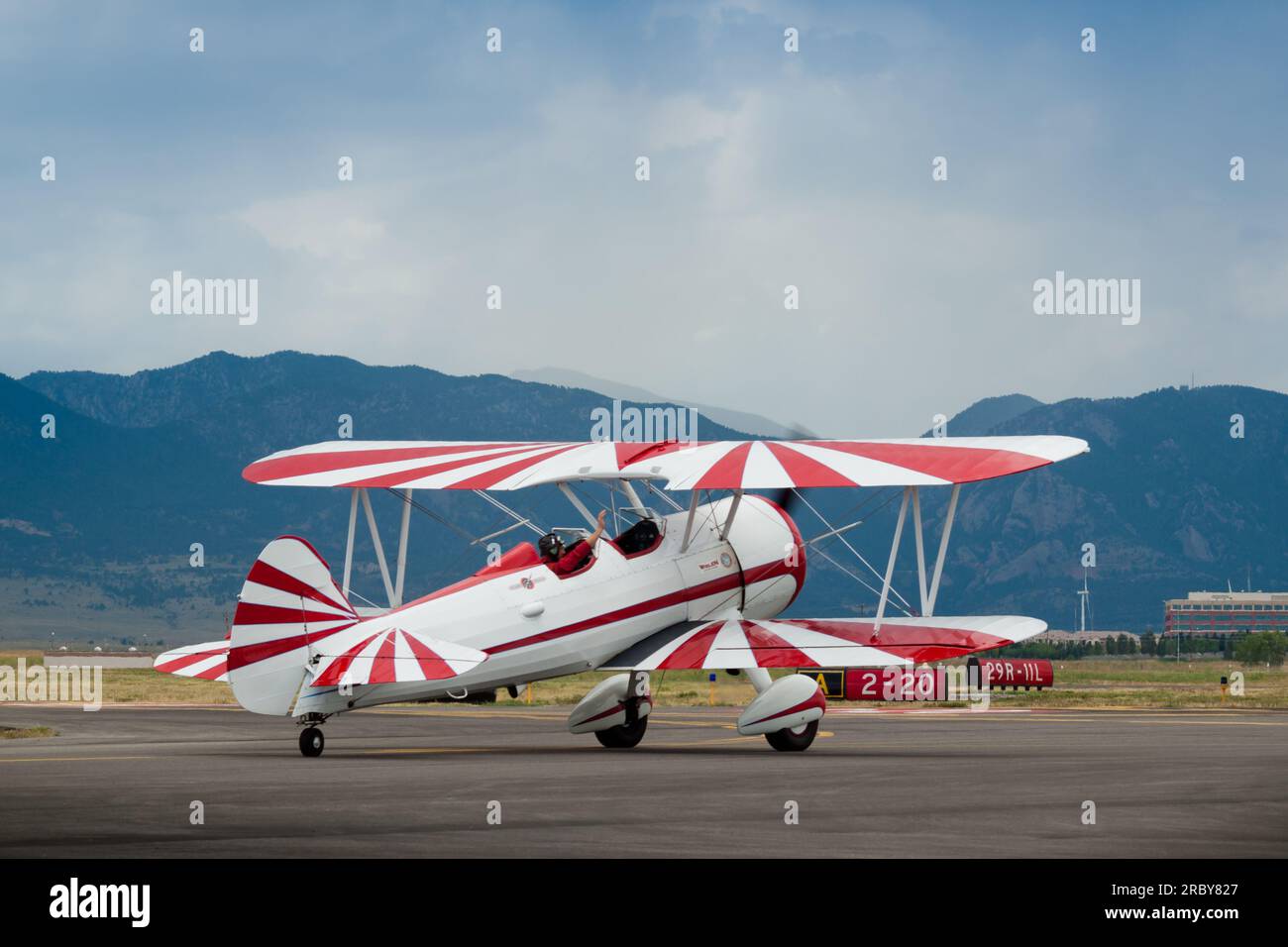 Two bay biplanes hi-res stock photography and images - Alamy