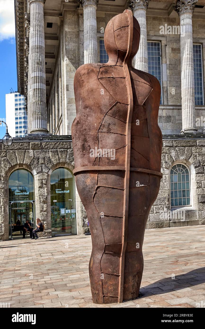 Statue square birmingham uk hi-res stock photography and images - Alamy