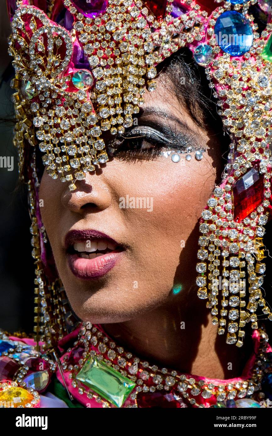 Costumed dancer at Notting Hill Carnival, London, U.K Stock Photo - Alamy
