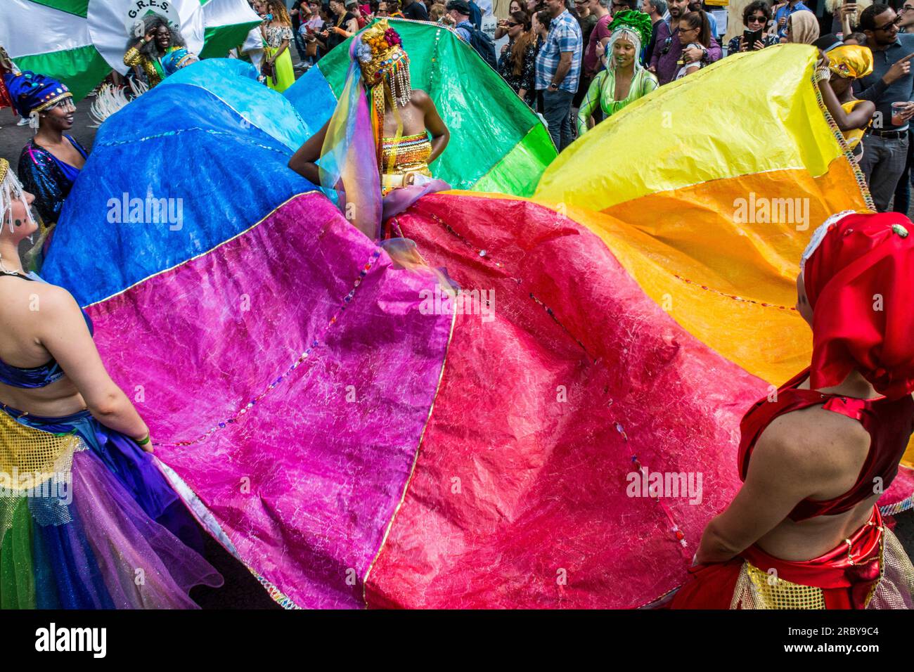 Costumed dancer at Notting Hill Carnival, London, U.K Stock Photo - Alamy