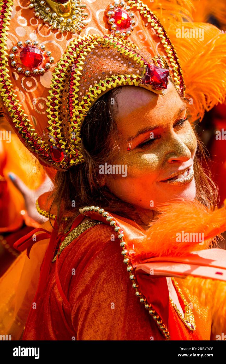 Costumed dancer at Notting Hill Carnival, London, U.K Stock Photo - Alamy