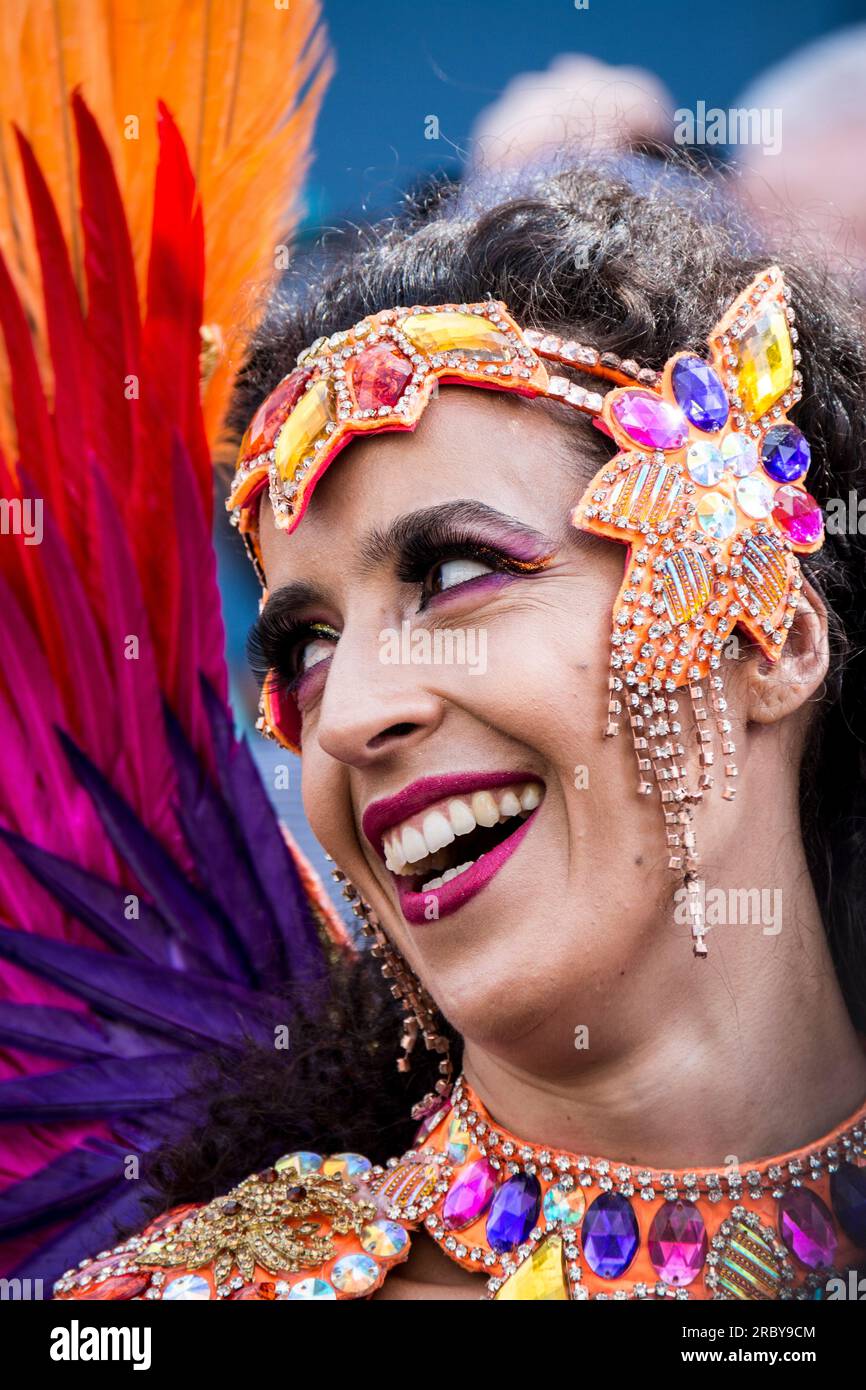 Costumed dancer at Notting Hill Carnival, London, U.K Stock Photo - Alamy
