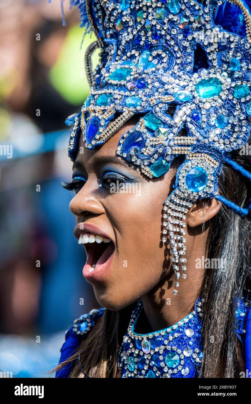 Costumed dancer at Notting Hill Carnival, London, U.K Stock Photo - Alamy