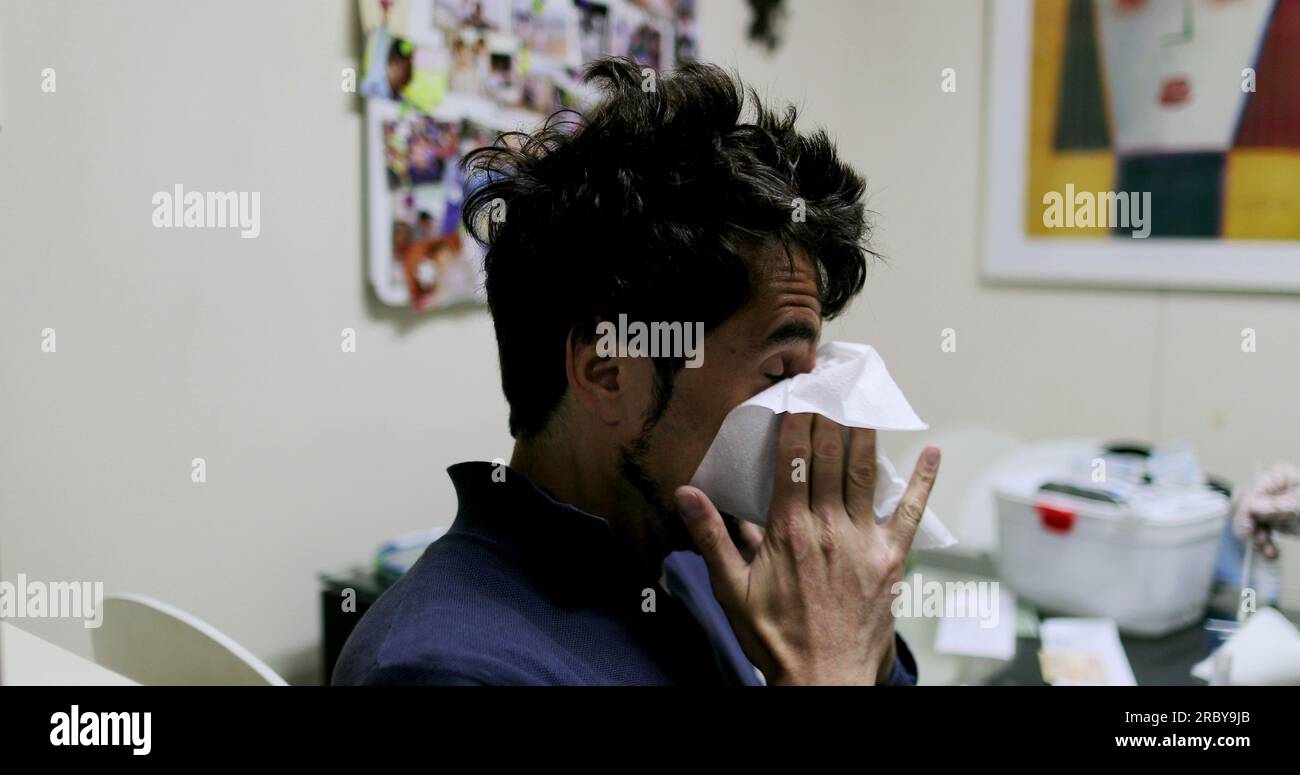 Man wiping face with paper napkin Stock Photo - Alamy