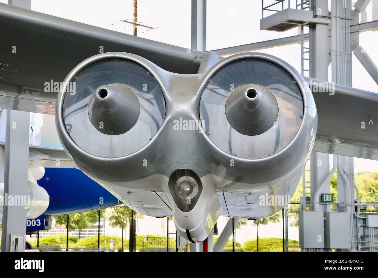 Close up of the pod-mounted engines on a USAF Boeing WB-47E Stratojet ...