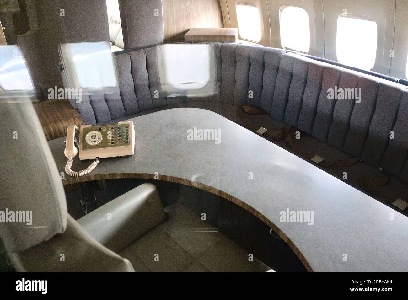 Meeting room on the Boeing VC-137B "Air Force One" presidential ...