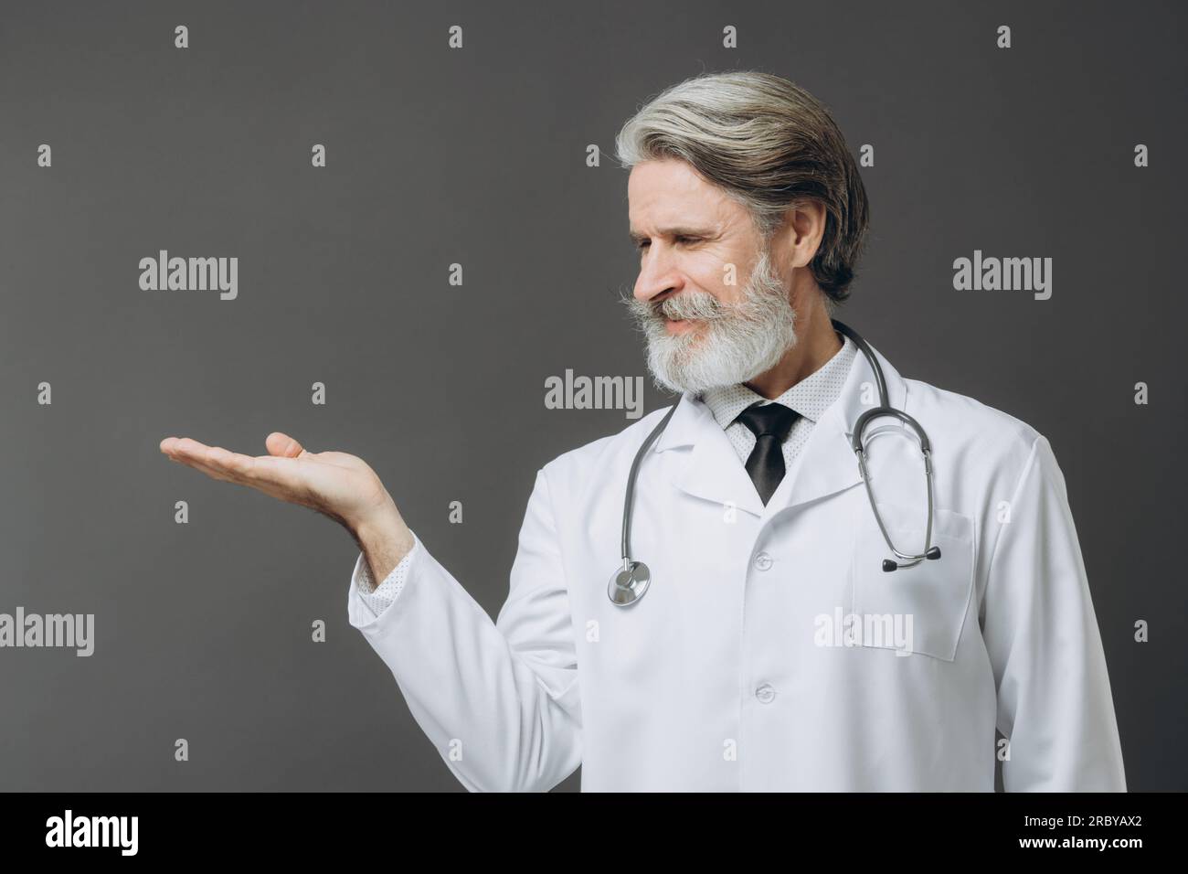 Old mature doctor hi-res stock photography and images - Alamy