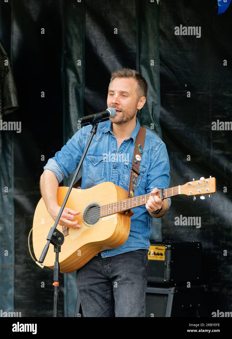 Singer Pete Cogavin playing at St Margaret Fair, Moormead Park ...