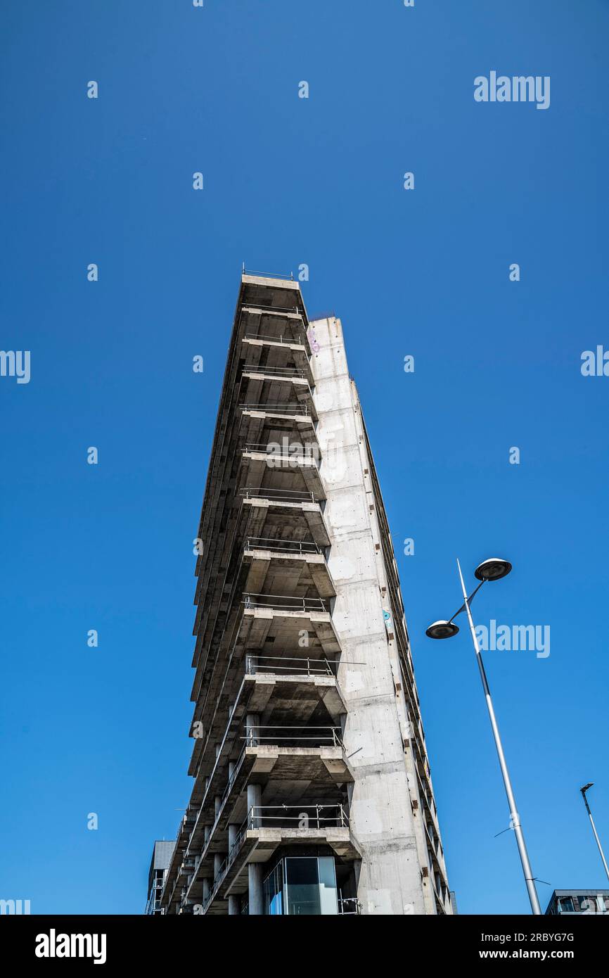 Empty tower block hi-res stock photography and images - Alamy