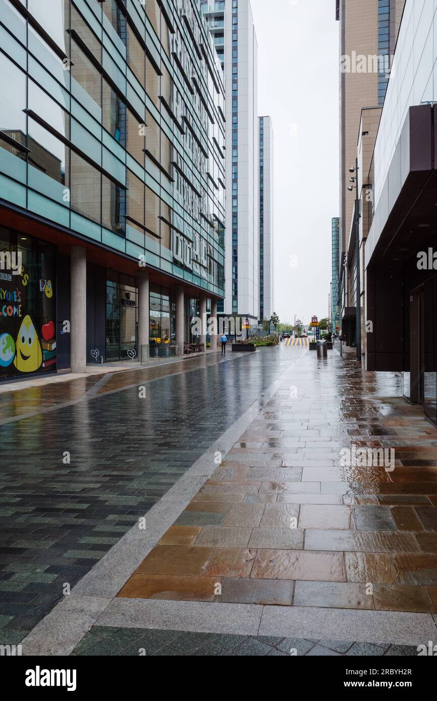 Wet pavements in hi-res stock photography and images - Alamy