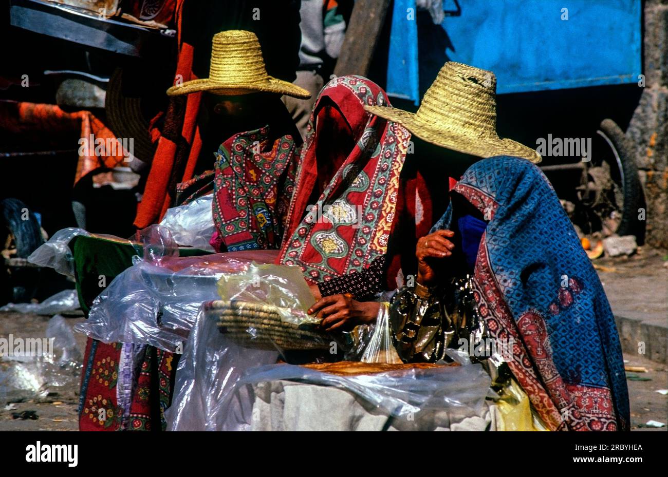 Asia Yemen - Sana - women with Sitara, a typical colored mantle Stock ...