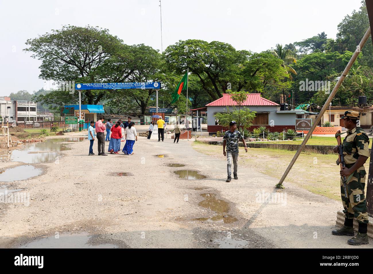 People at Indo Bangladesh border entry gate, Meghalaya, India Stock ...