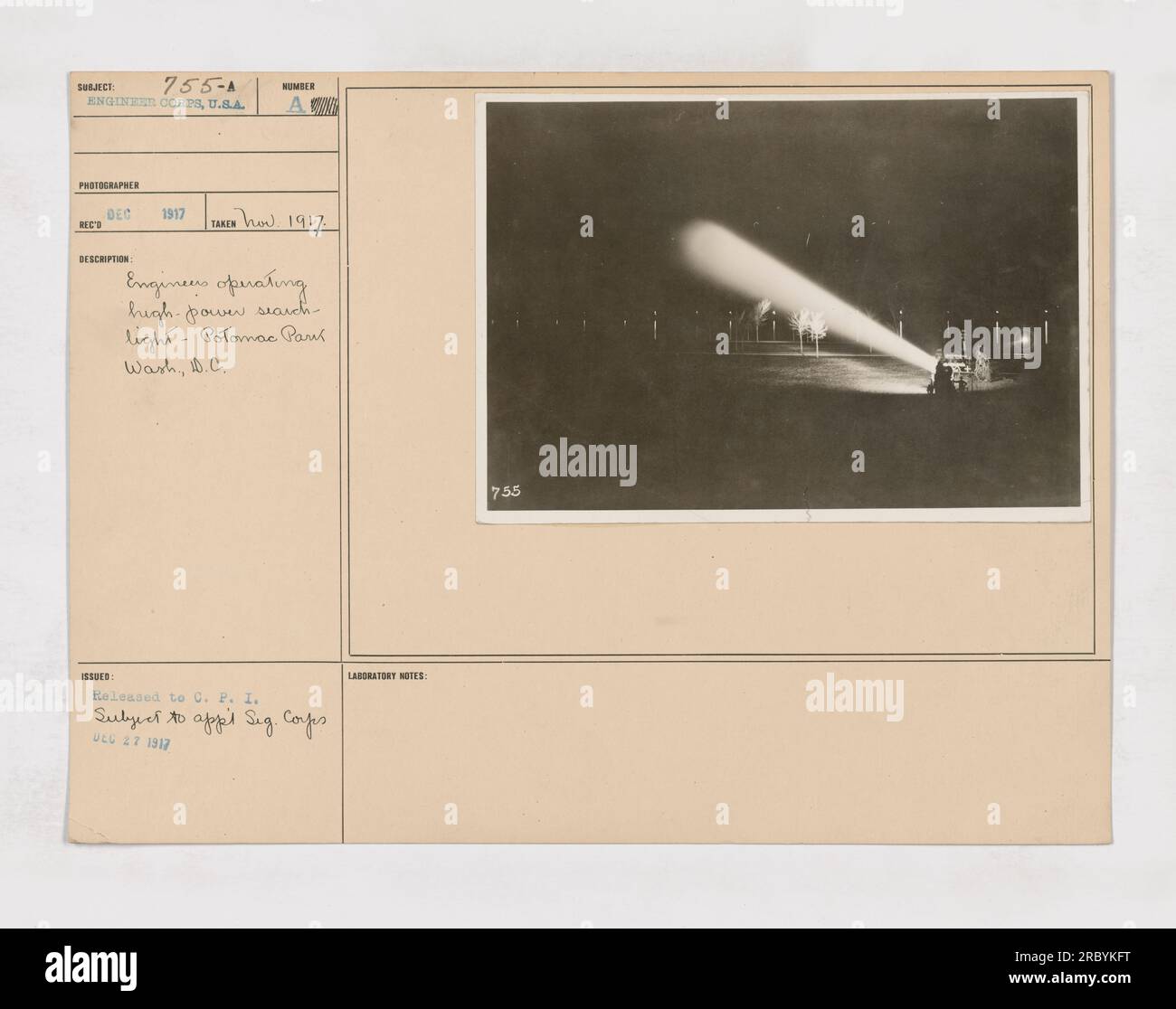 Engineers operating a high-power searchlight in Potomac Park ...