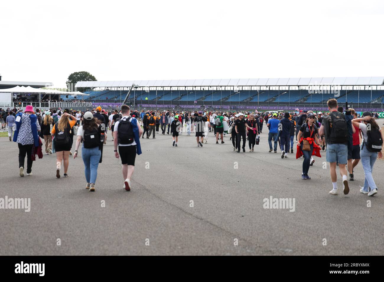 Grand prix Fans walk the racetrack after the racing has fished during ...