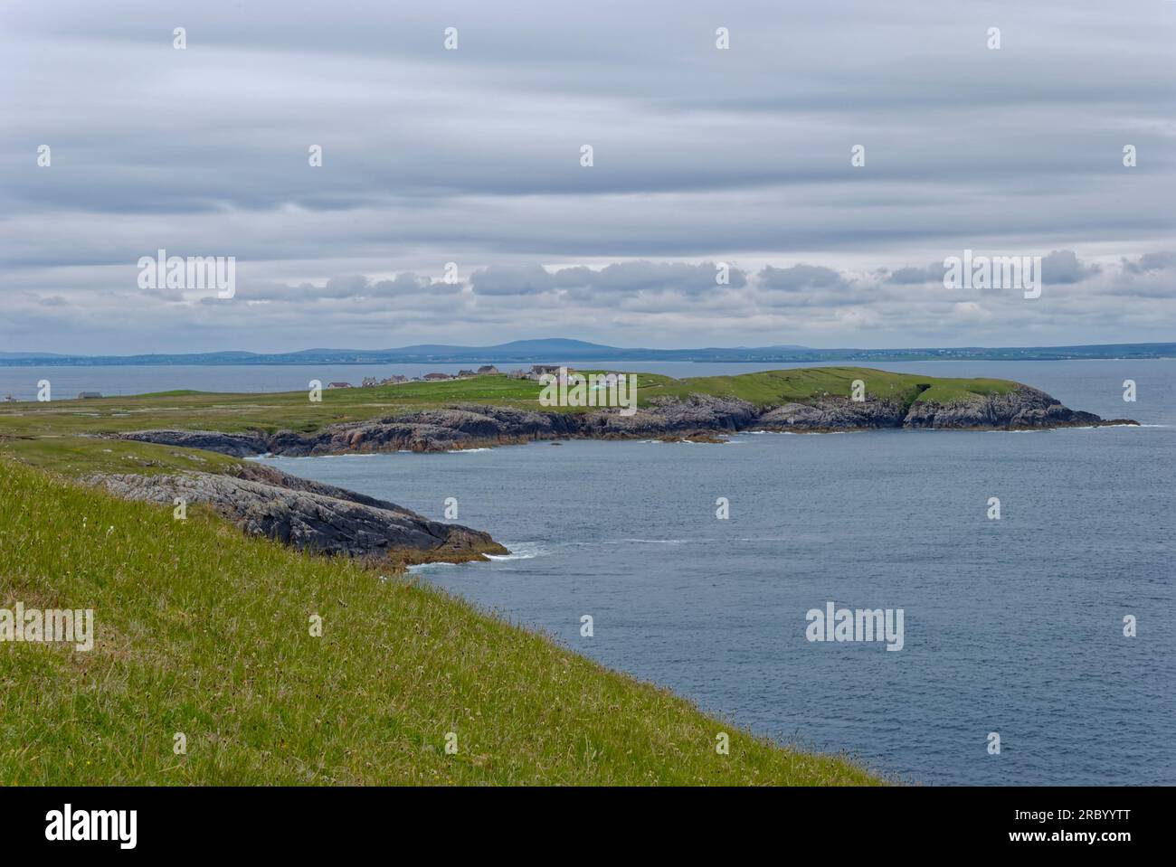 The view across the Eye Peninsula at Tiumpan Head to the small Fishing ...