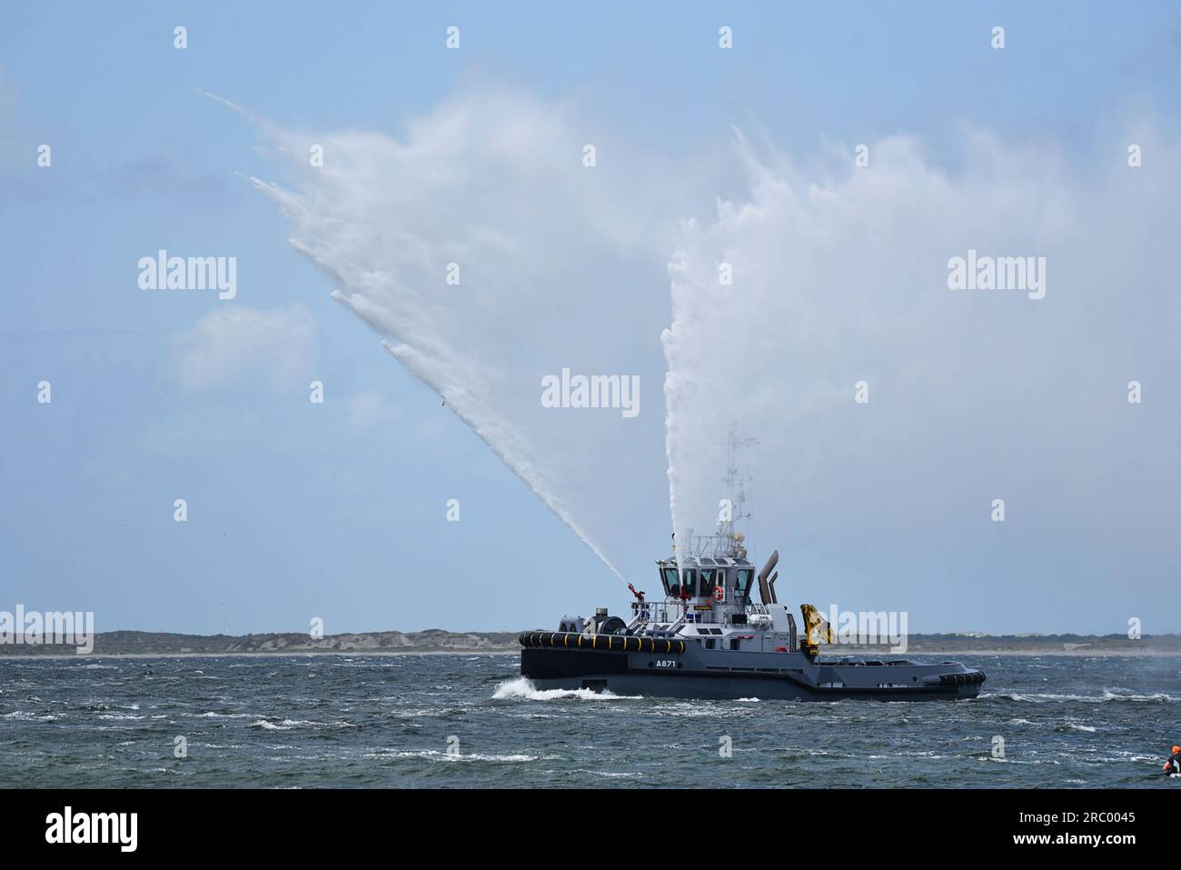 Firefighting tug boat hi-res stock photography and images - Alamy
