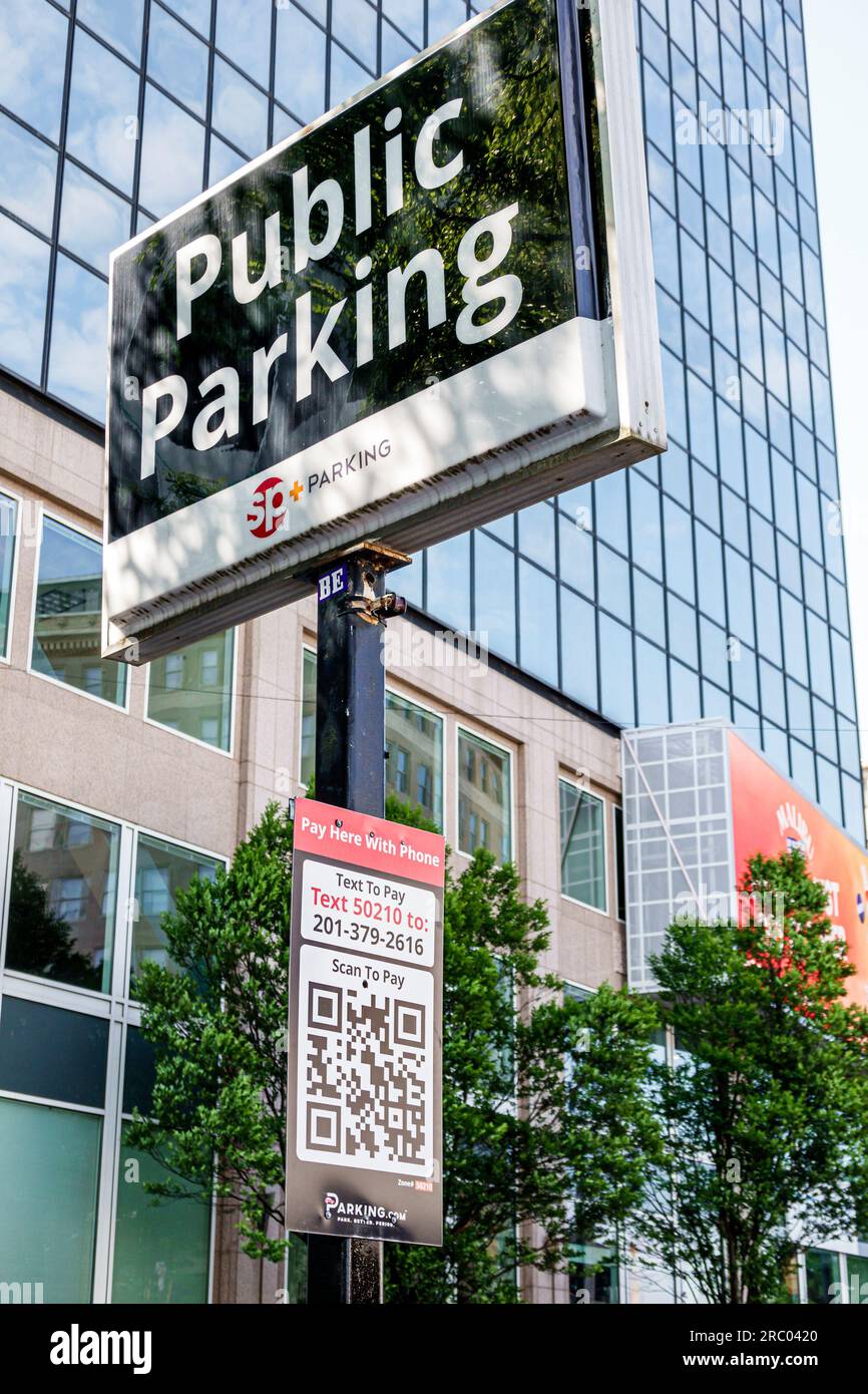 Public parking sign hi-res stock photography and images - Alamy
