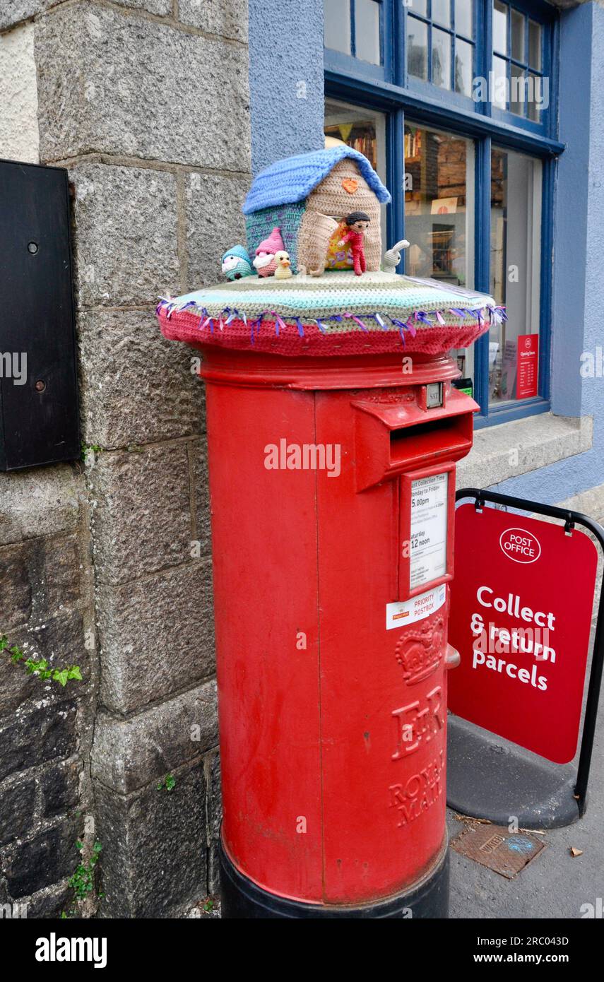 Pillar box topping hi-res stock photography and images - Alamy