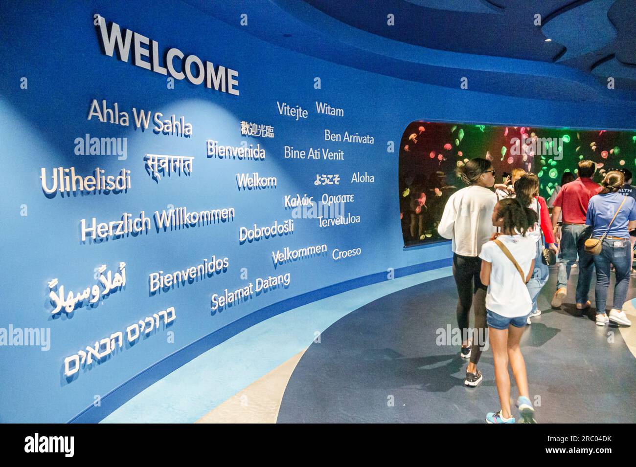 Entrance welcome many multiple languages hi-res stock photography and ...