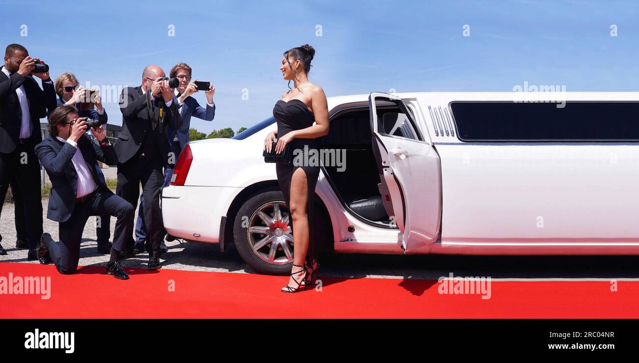 Red Carpet Paparazzi Limo