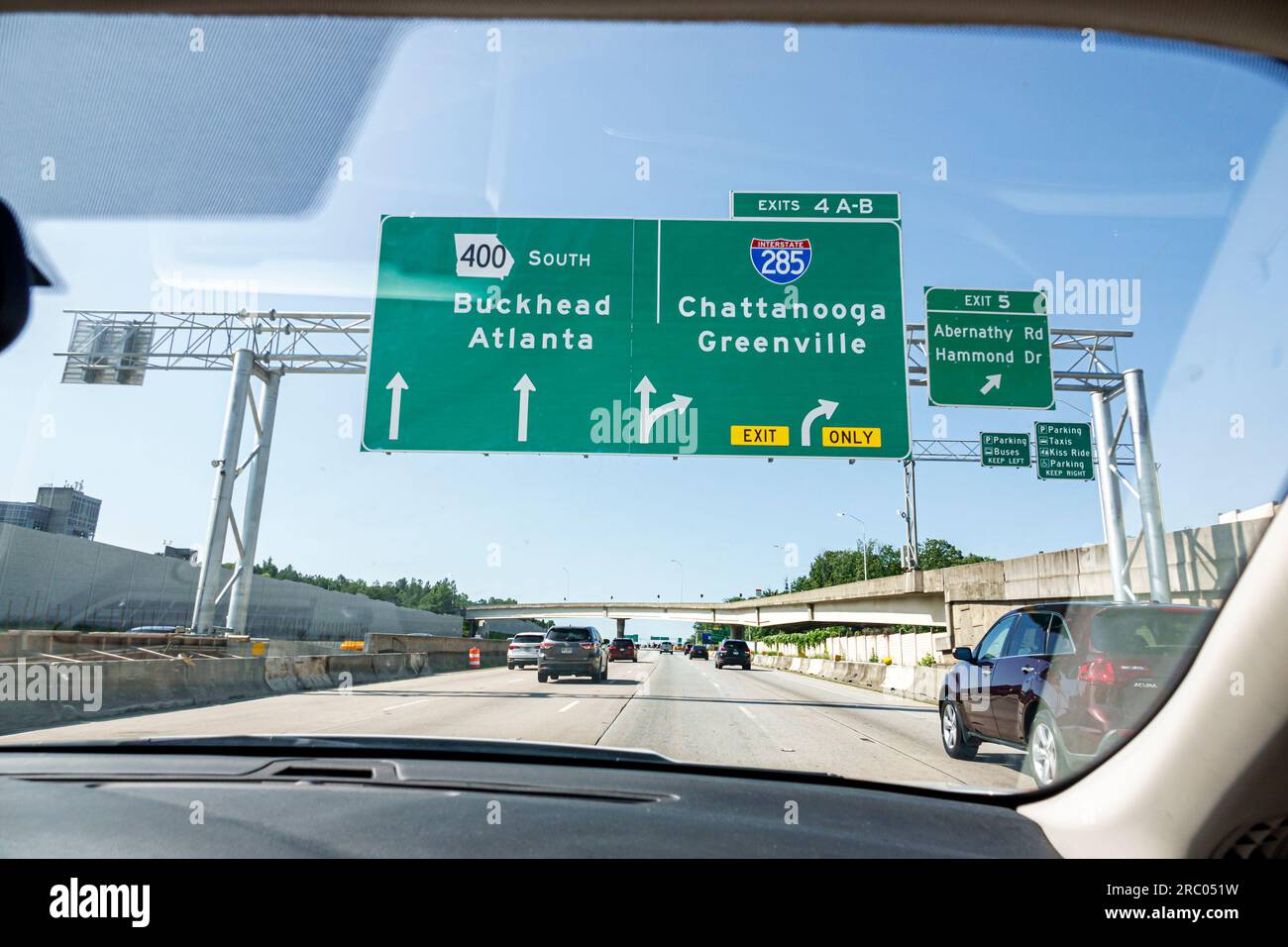 Overhead signs hi-res stock photography and images - Alamy