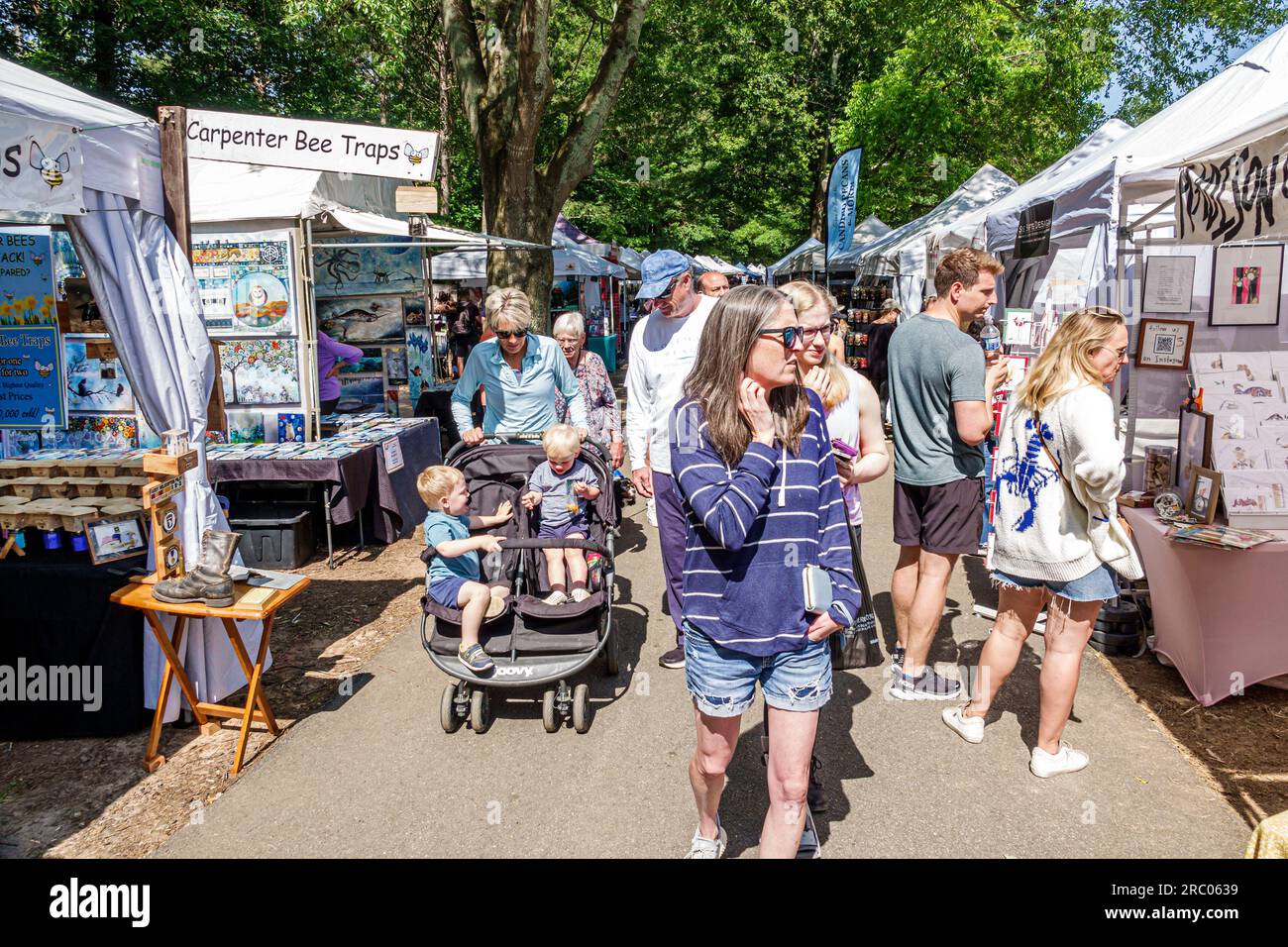 Tents booths stalls vendors family hi-res stock photography and images ...