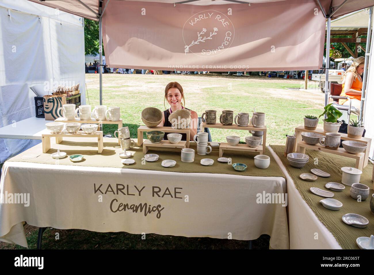 Booth vendor stall ceramics artist hi-res stock photography and images ...