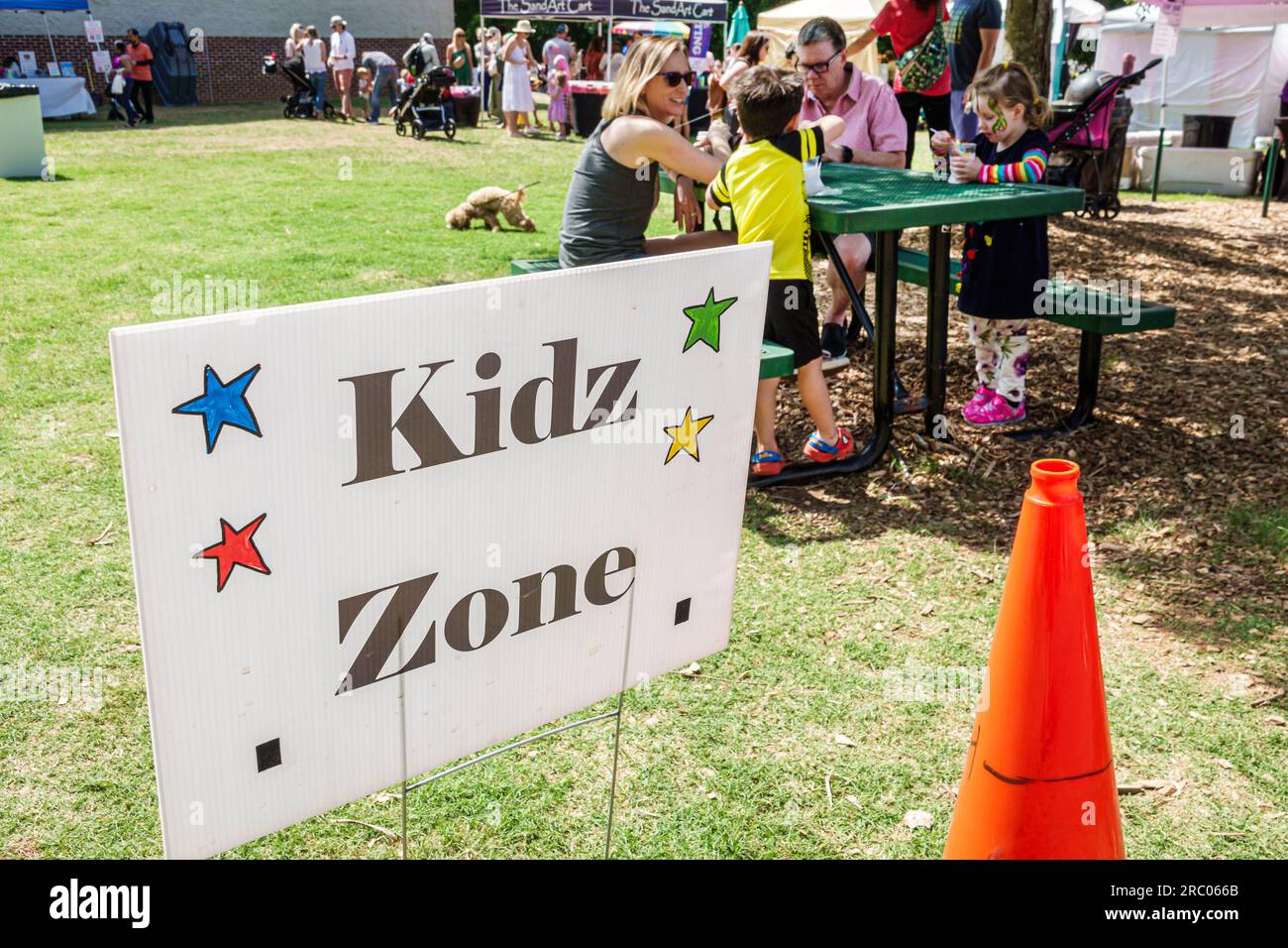 Generic kids kidz zone sign hi-res stock photography and images - Alamy