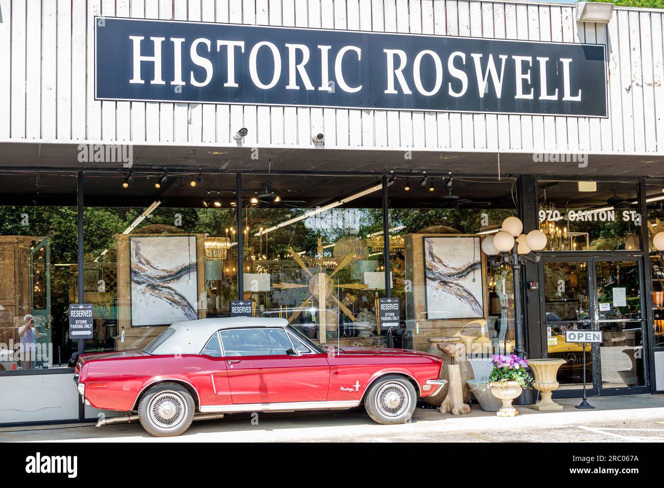 Historic roswell antiques and interiors hi-res stock photography and ...