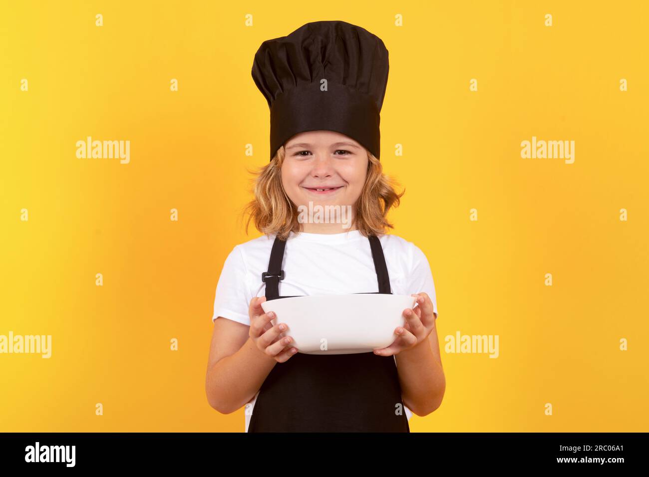 Funny child cook with cooking plate. Child chef cook, studio portrait ...