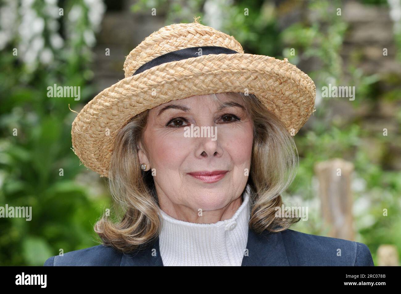 Susan Hampshire, RHS Chelsea Flower Show, Royal Hospital, London, UK ...