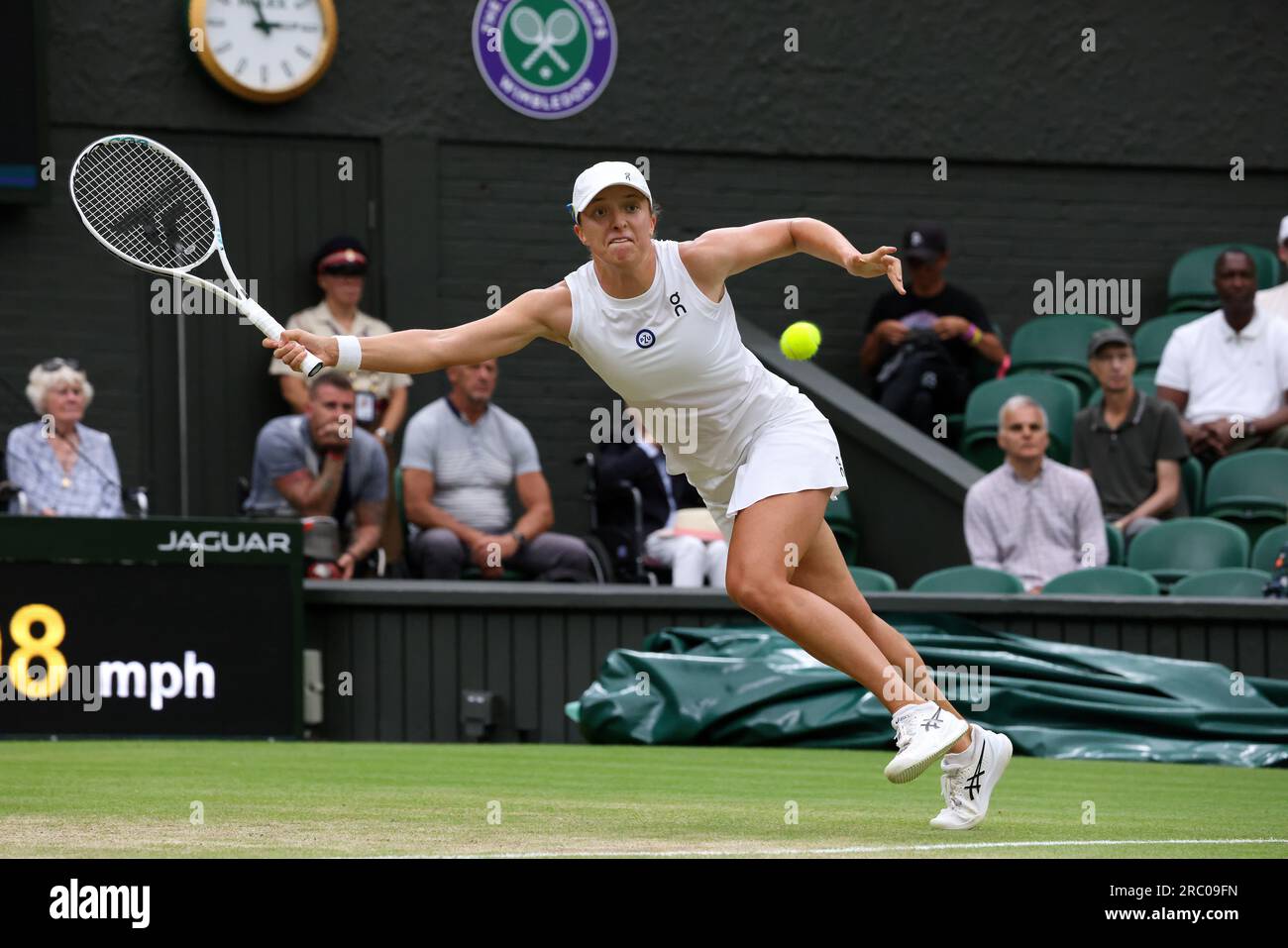Iga swiatek grass courts hi-res stock photography and images - Alamy