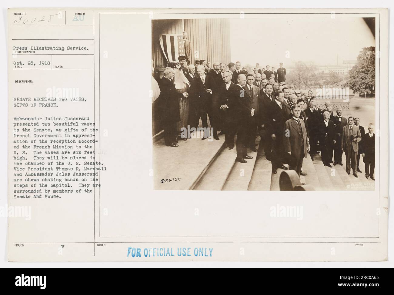 Six feet tall vases hi-res stock photography and images - Alamy